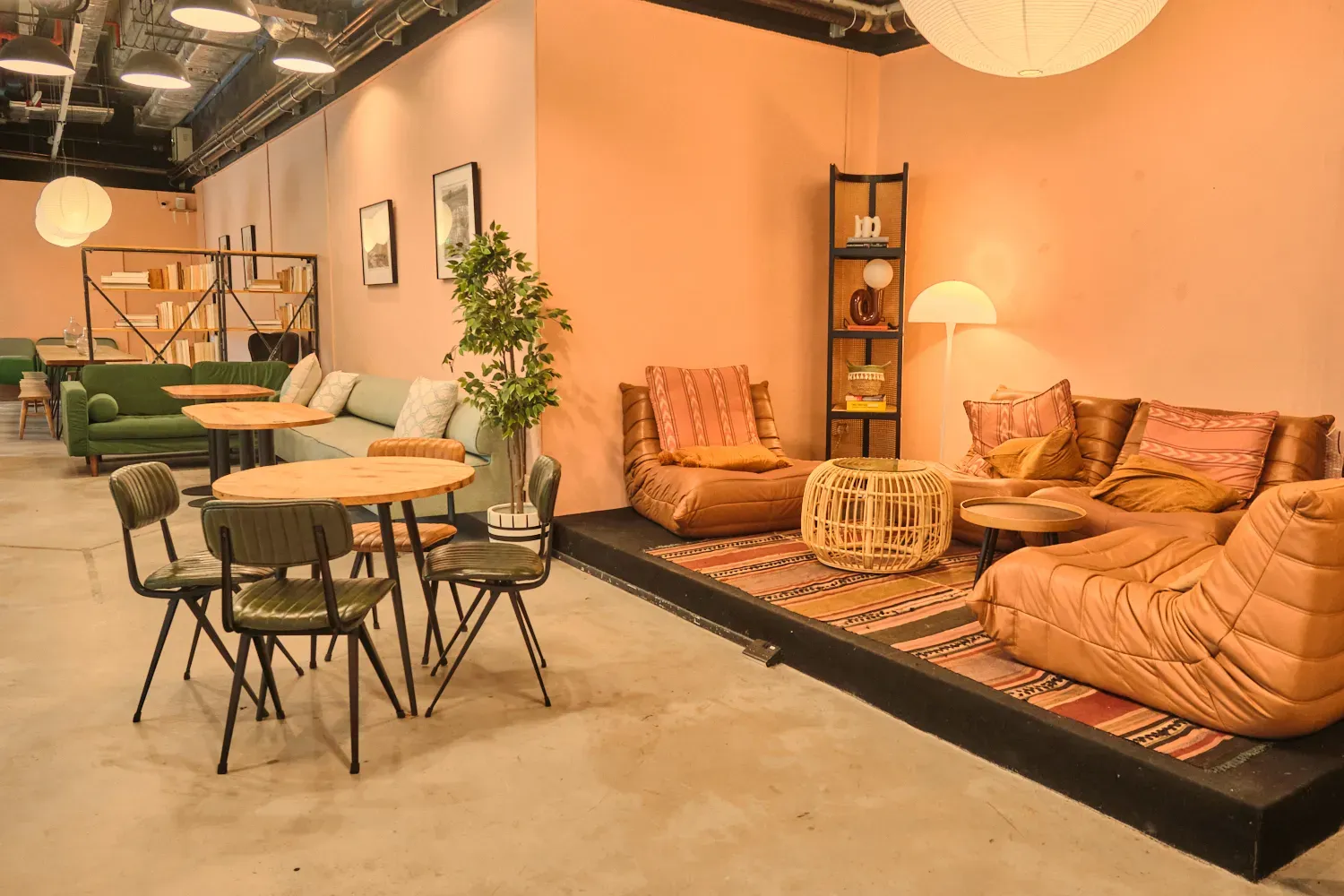 Sophisticated Open-Plan Venue Perfect for Workshops and Gatherings in ...